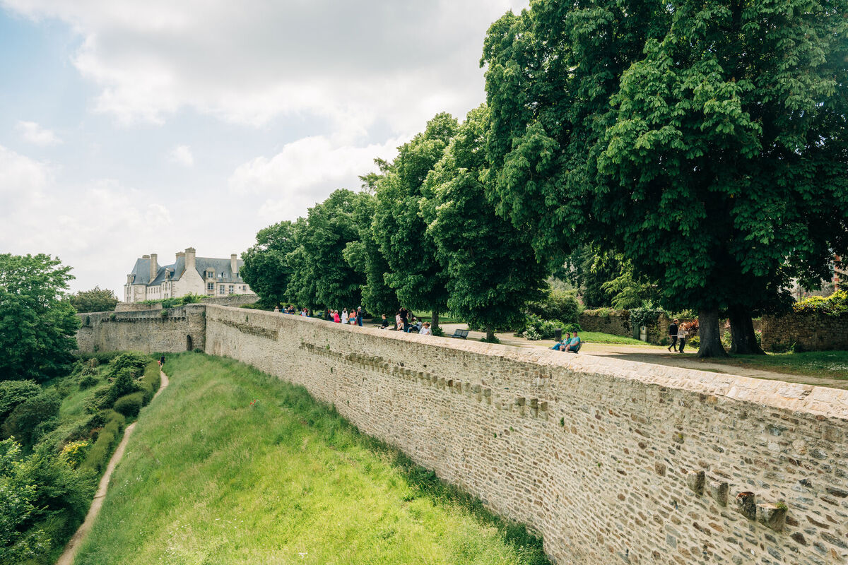 Guided tour: The ramparts of Dinan - Dinan-Cap Fréhel Tourism | Dinan ...